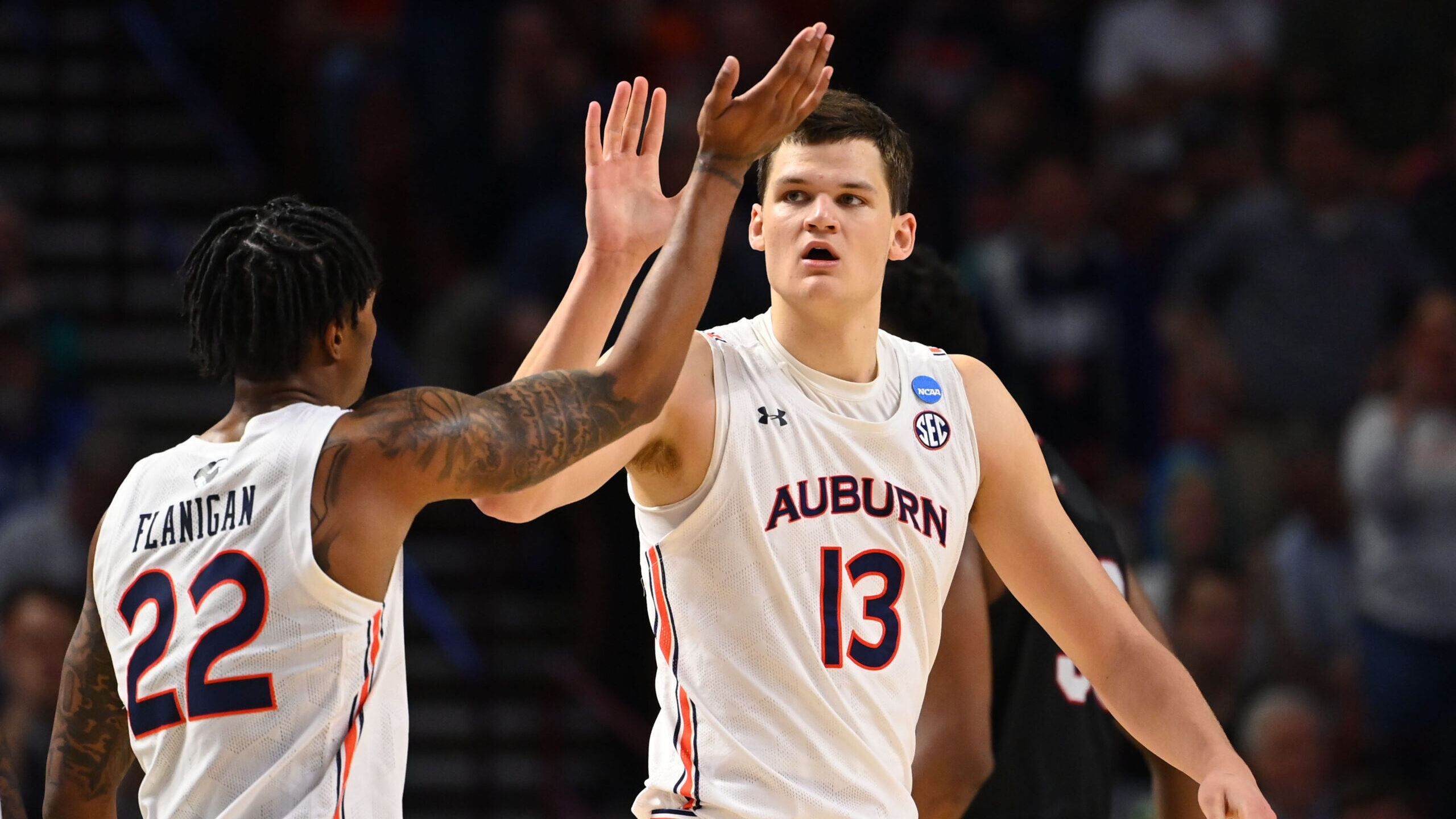 Timberwolves trade No. 19 pick, take Auburn center Walker Kessler in ...