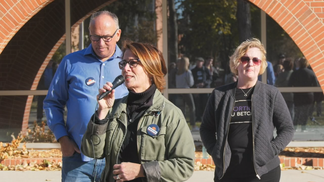 People champion reproductive rights at "Rally For Roevember" in ...