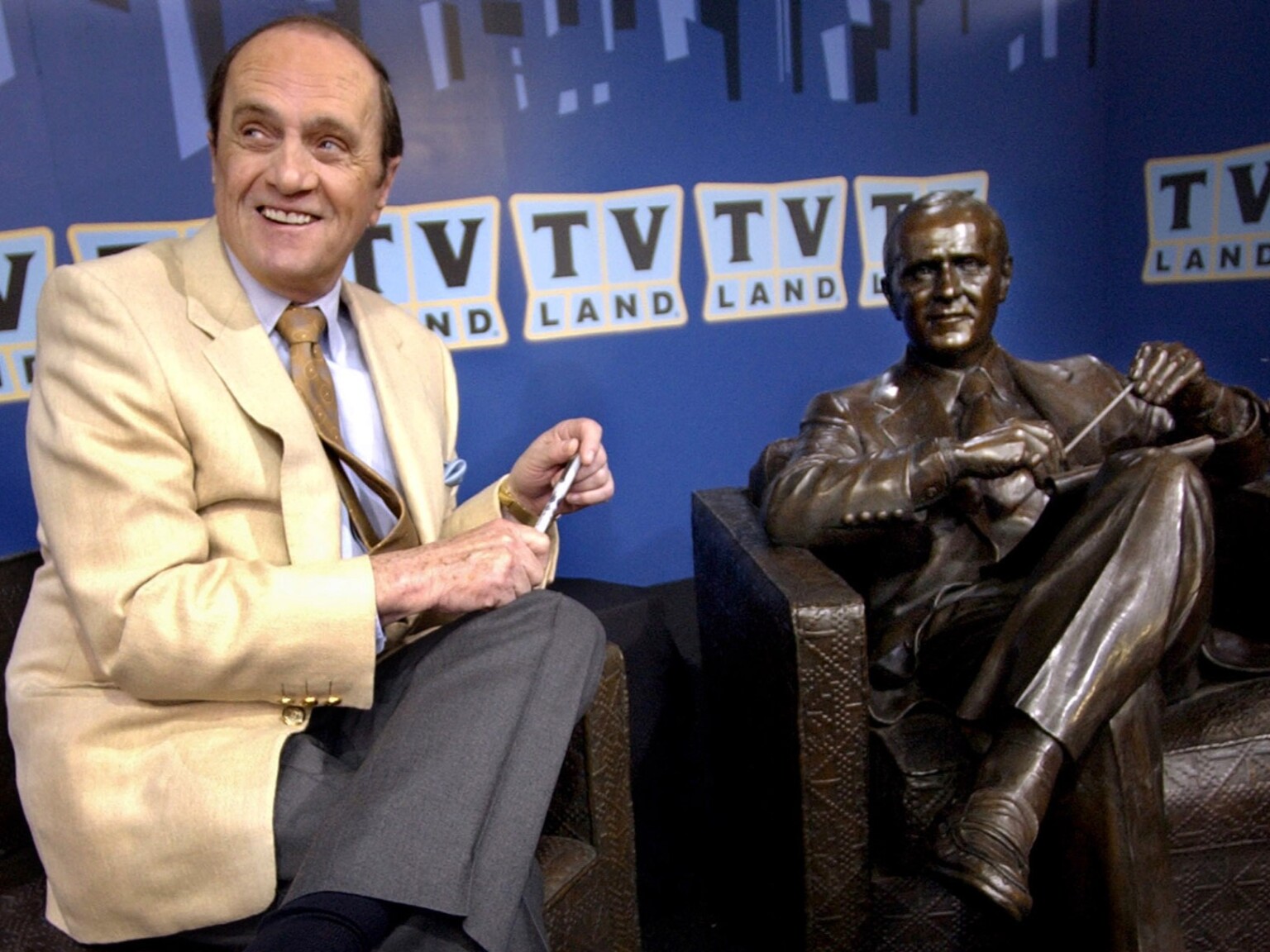 Legendary comic actor Bob Newhart dies at 94 - KVRR Local News