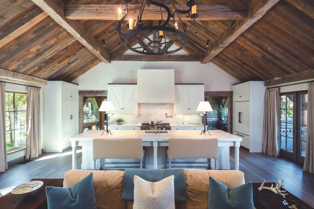 An Old-World Homestead Built for Modern-Day Entertaining - Mountain Living