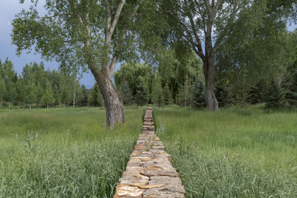 An Arcadian Riverside Retreat in Roaring Fork Valley - Mountain Living