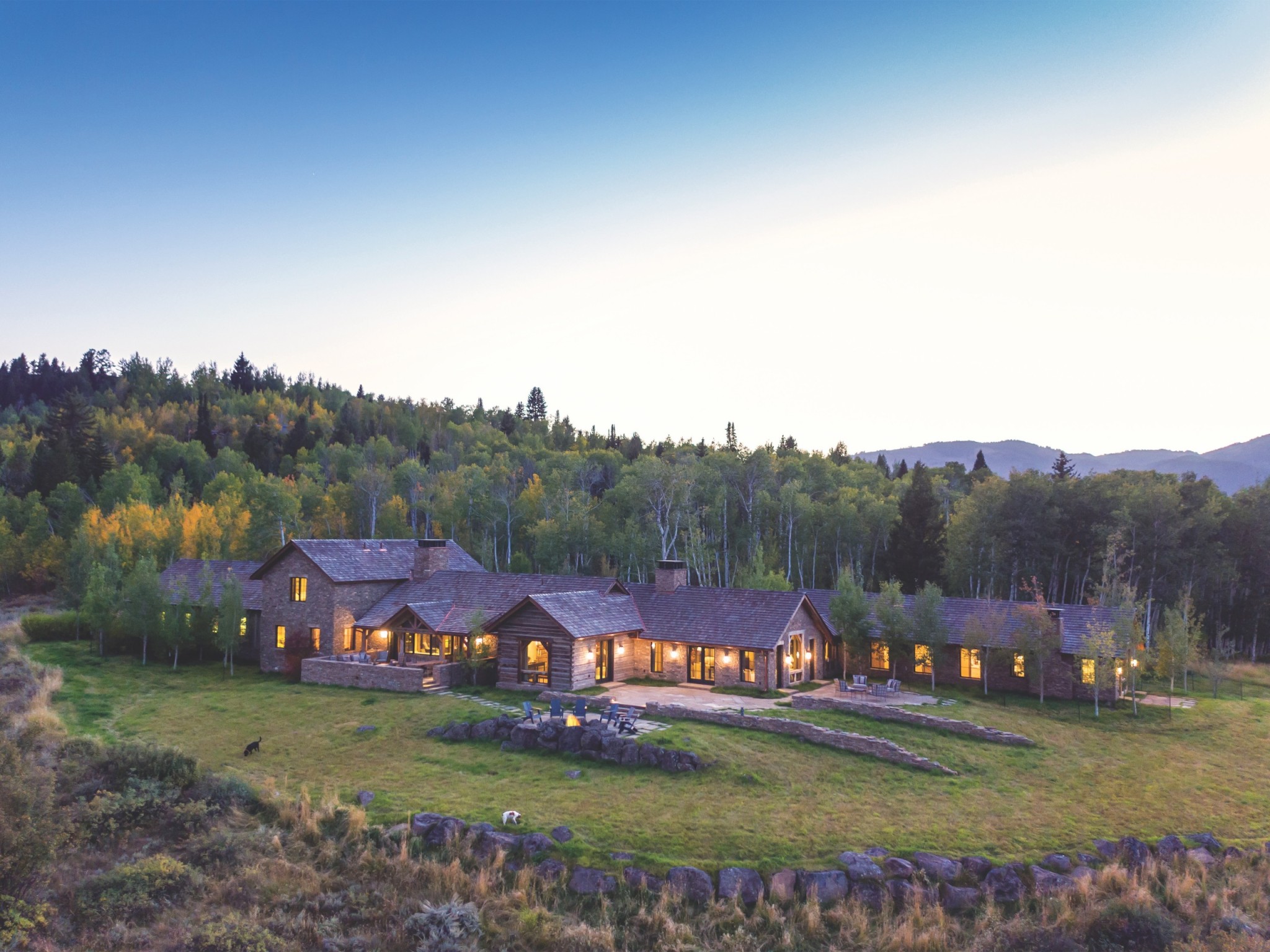 14 Mountain Homes in Fall Foliage - Mountain Living