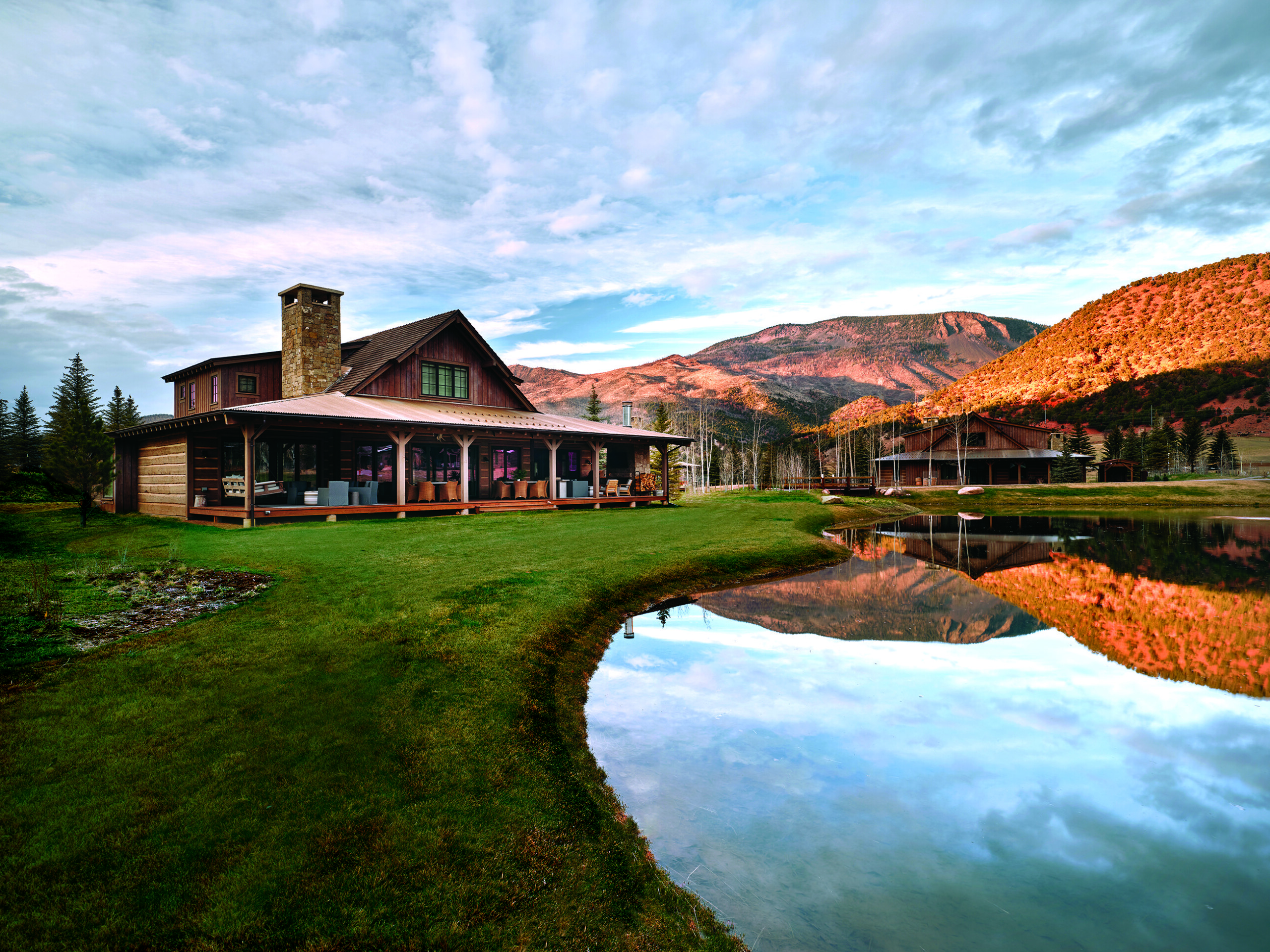 This Fresh Yet Classic Home is a True Definition of Summertime Idyll ...