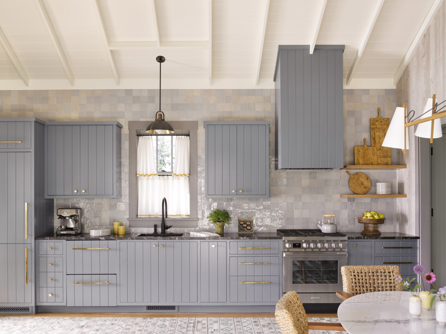 A Cozy and Special 1915 Craftsman-Style Guesthouse - Mountain Living