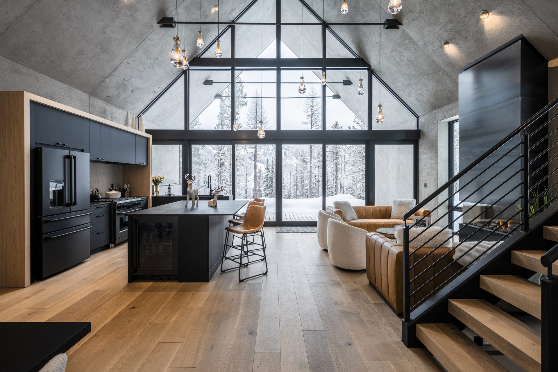 How a Classic Mountain Vernacular and Modern Interiors Inspired These ...