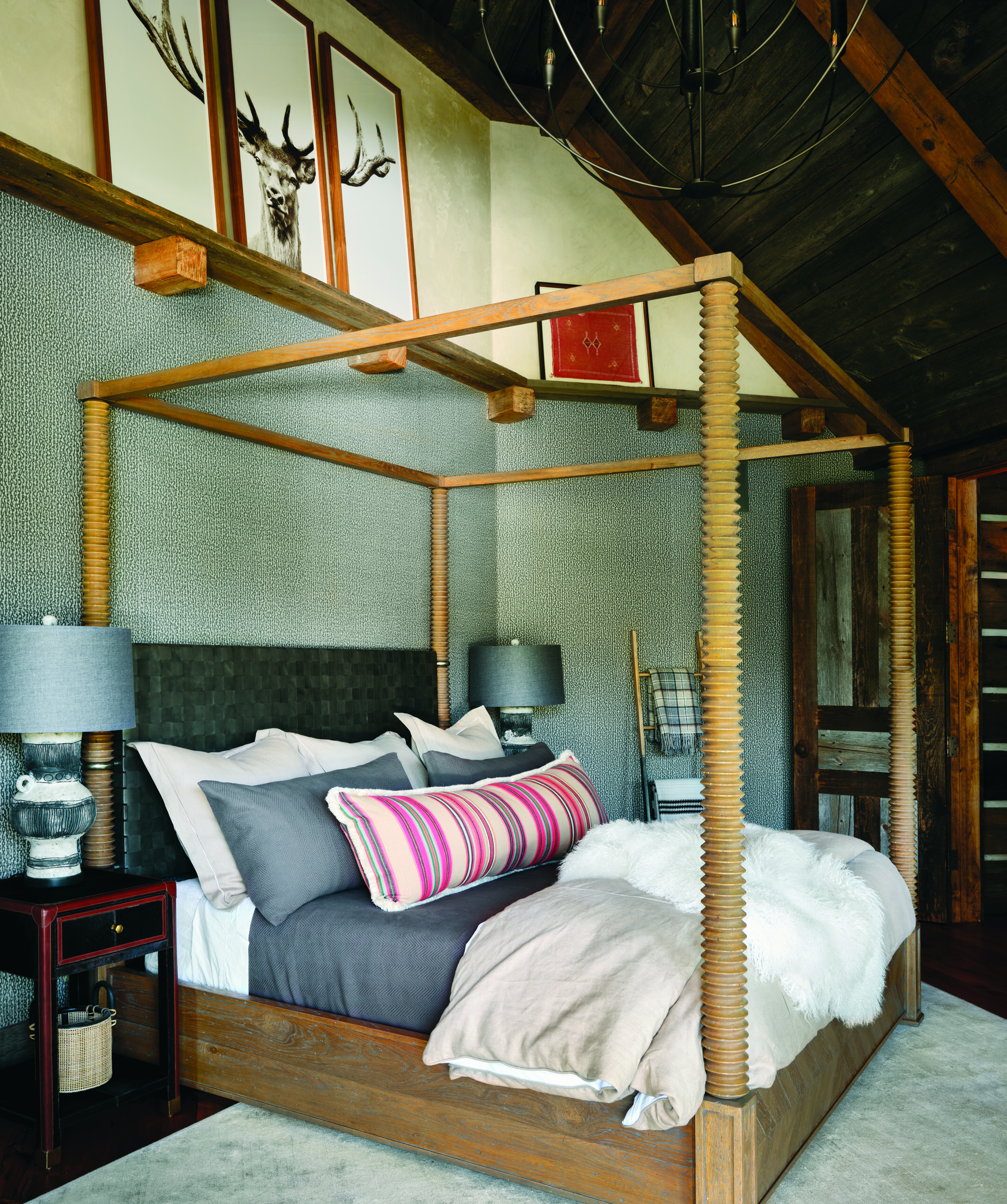 A Remote Ranch Balances Mountain Elegance with Rustic Architecture ...