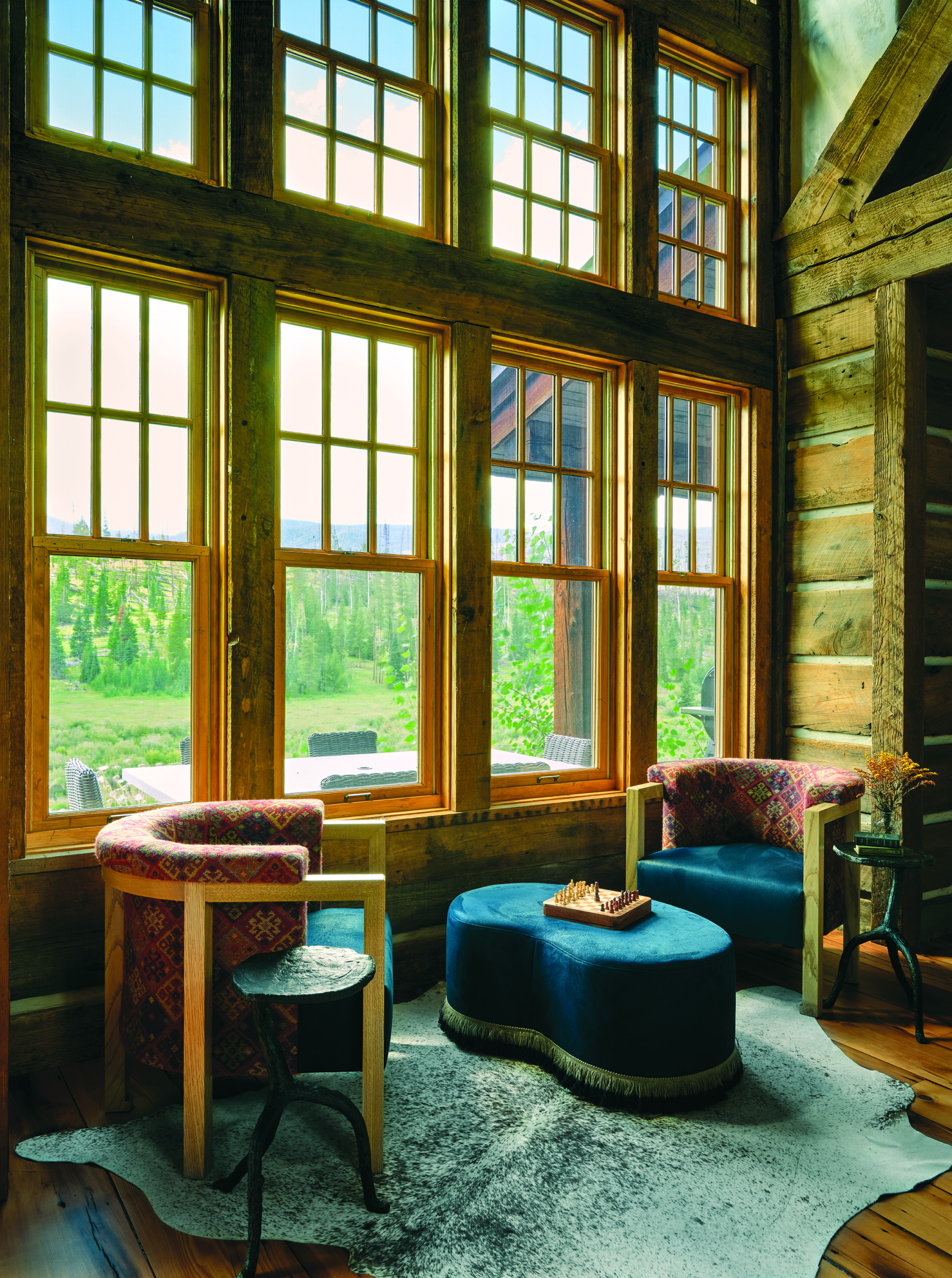A Remote Ranch Balances Mountain Elegance with Rustic Architecture ...