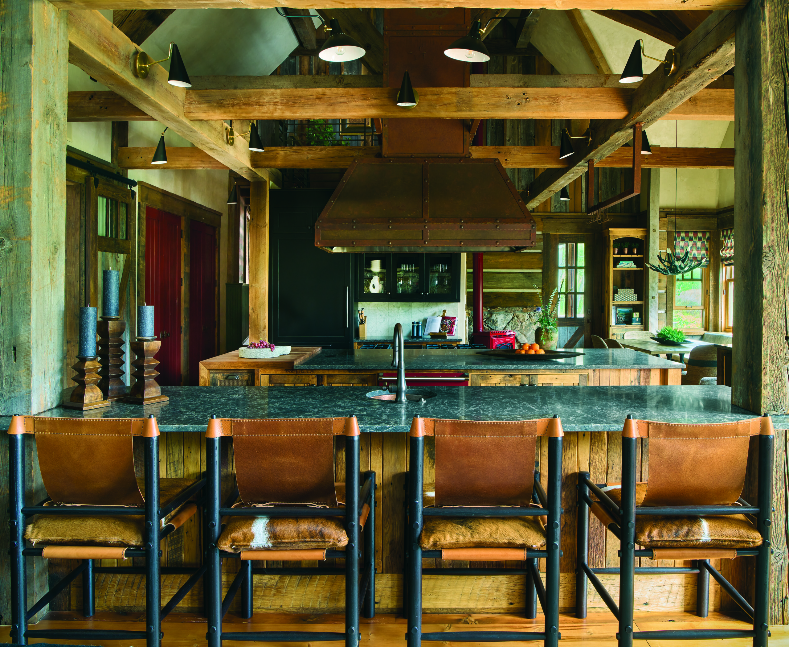 A Remote Ranch Balances Mountain Elegance with Rustic Architecture ...