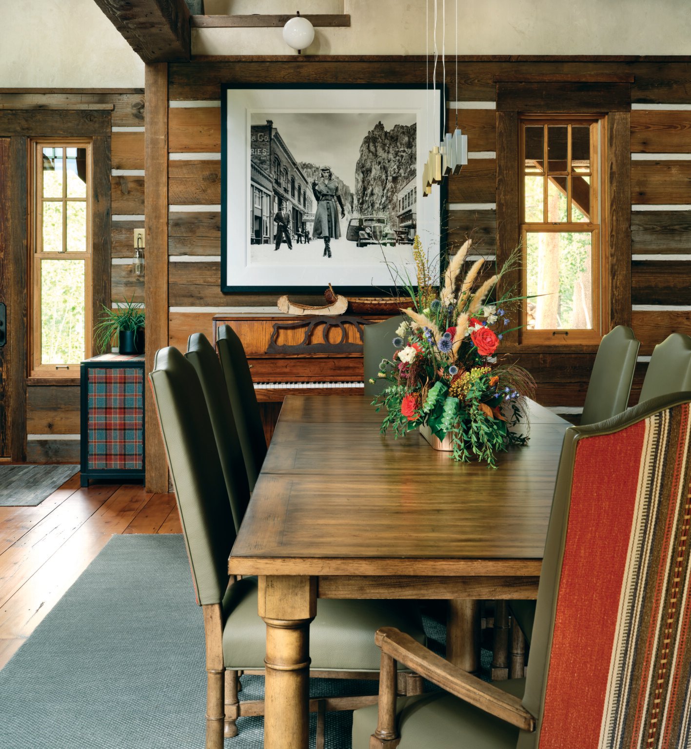 A Remote Ranch Balances Mountain Elegance with Rustic Architecture ...