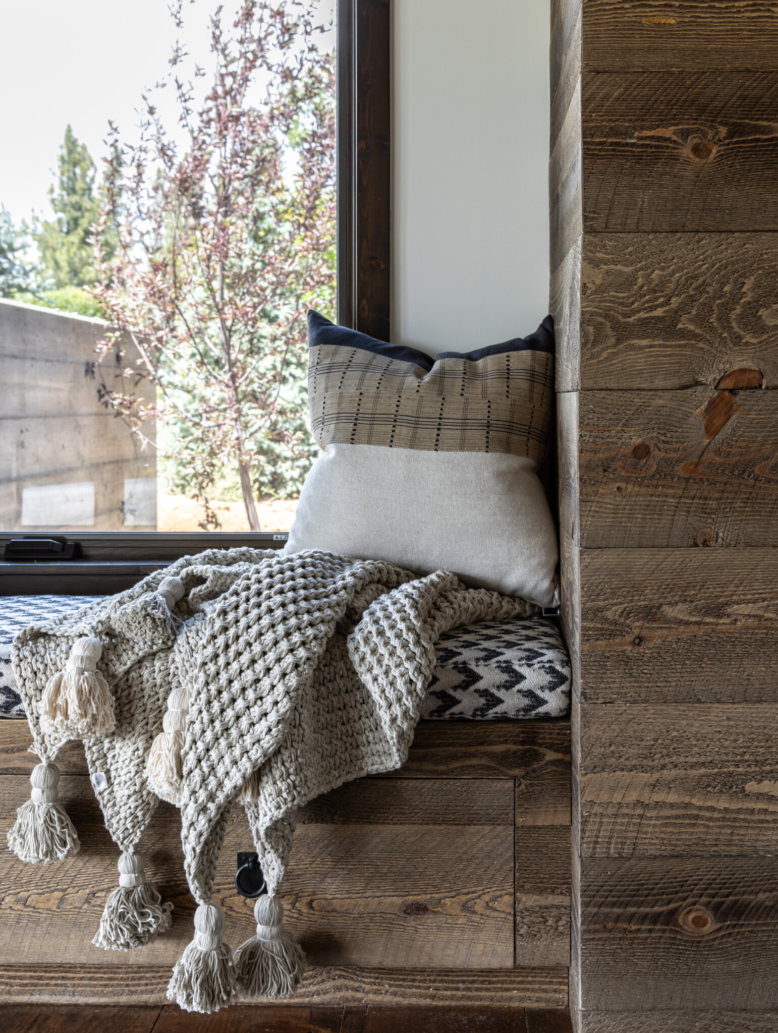 How to Create Cozy Rustic Nooks for the Holidays - Mountain Living