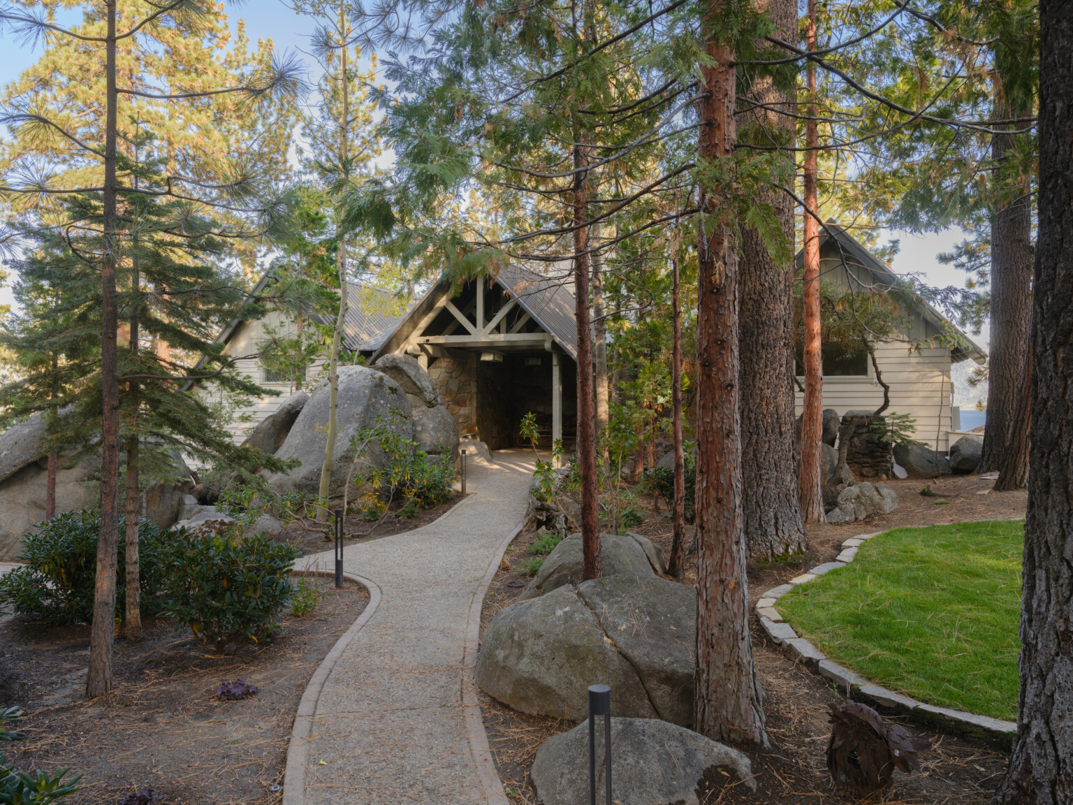 Natural Granite Boulders Become A Source Of Design - Mountain Living