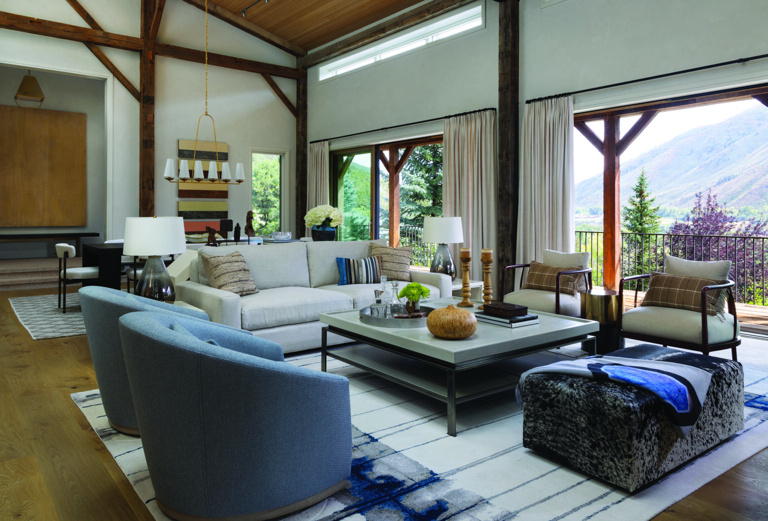 Inside a Mountain Retreat With Lofty Ceilings And An Open Interior ...