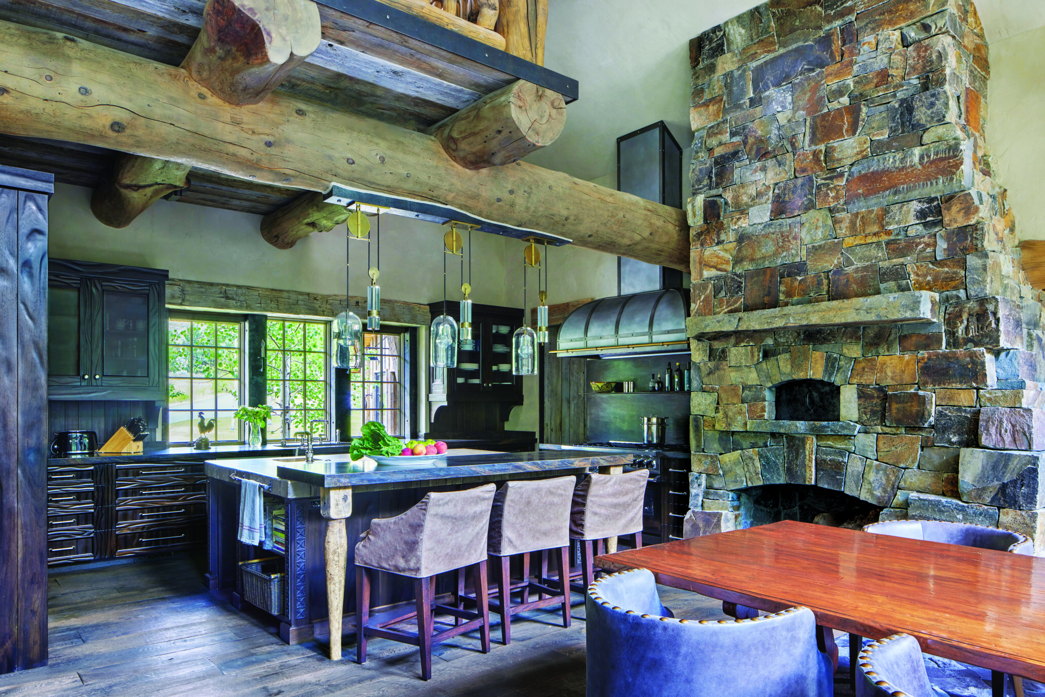 Blending Old and New Decor Creates a Cozy Abode with a Rustic Feeling ...