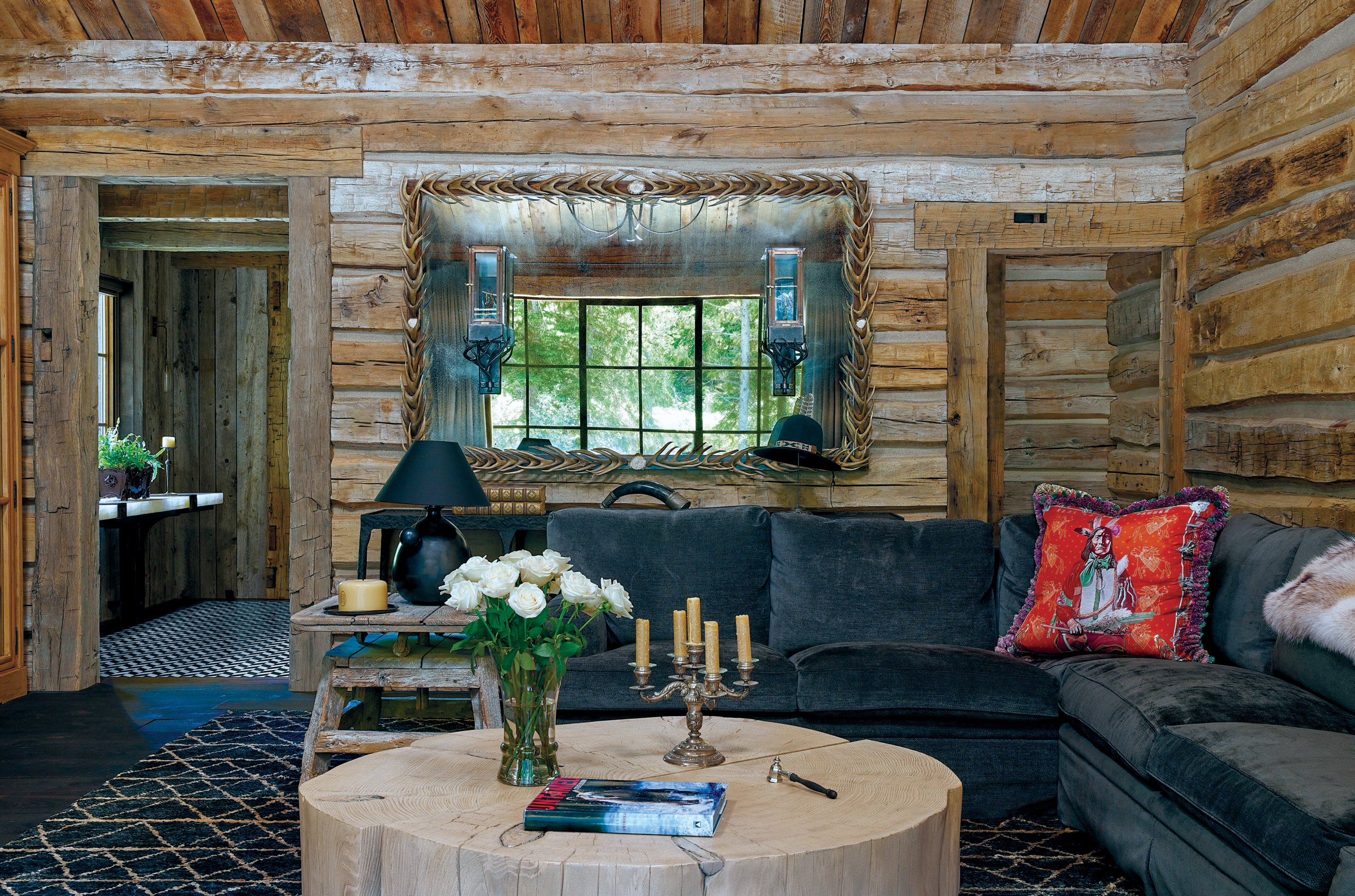 Blending Old and New Decor Creates a Cozy Abode with a Rustic Feeling ...