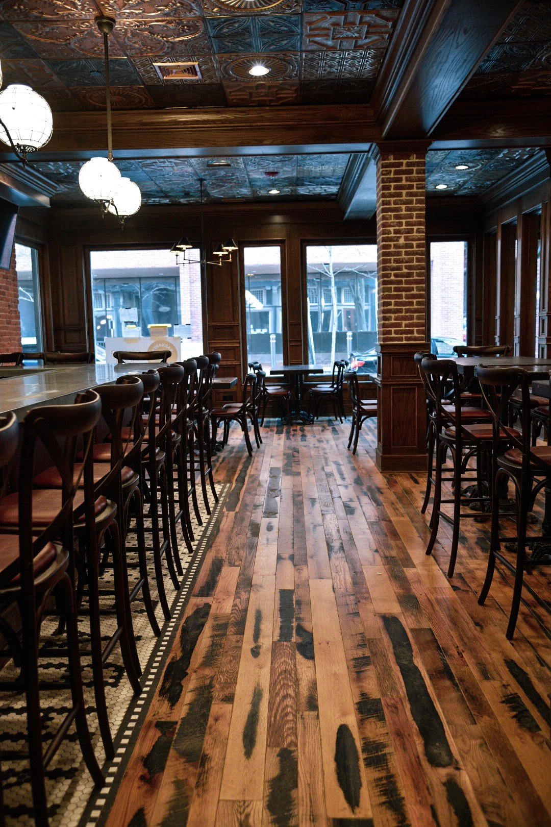 Barnabys-Public-House_Interior - Rhode Island Monthly