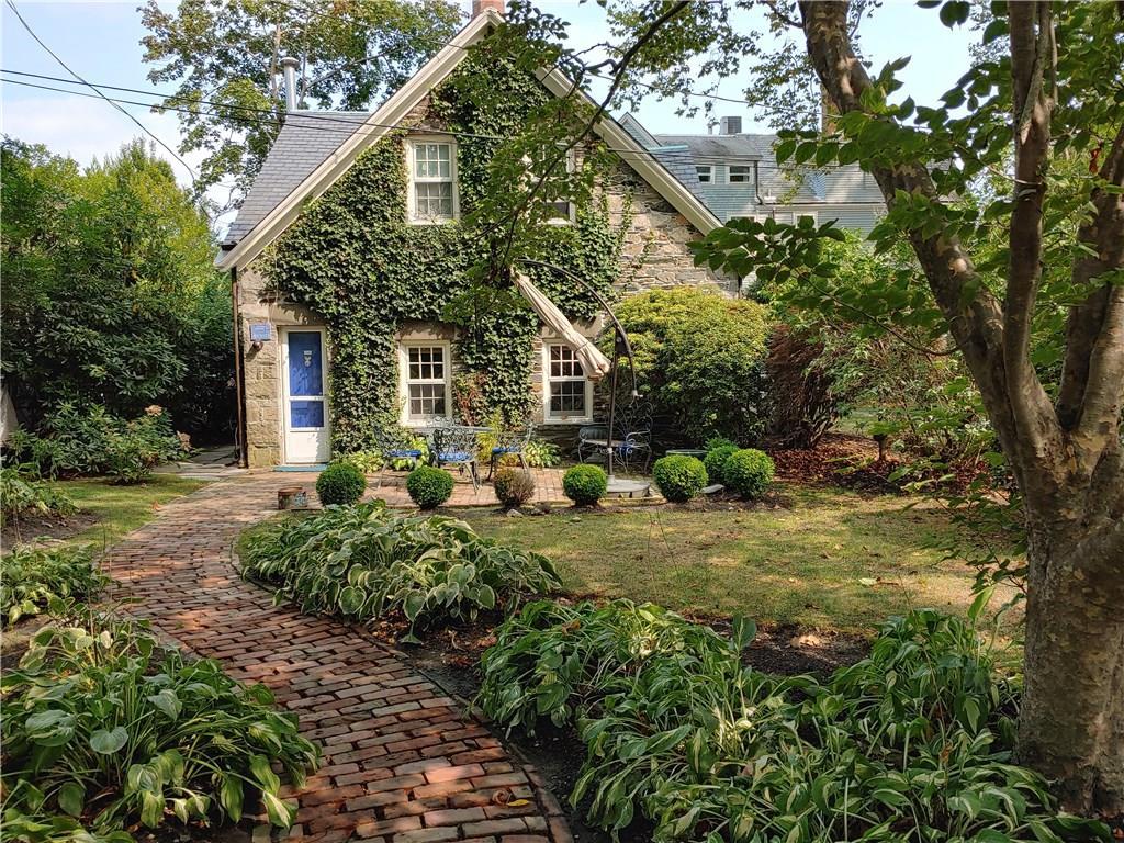 House Lust: A Storybook Cottage Tucked Back on Bellevue - Rhode Island ...