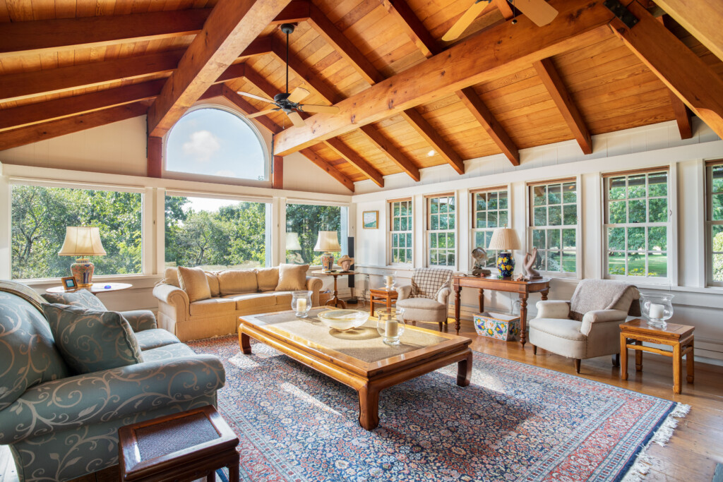 RF_Living_windows - Rhode Island Monthly