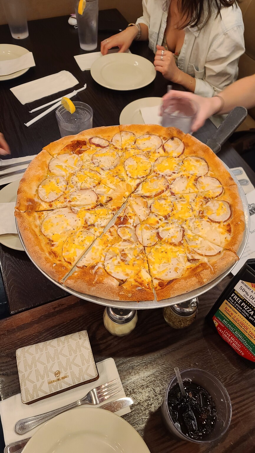 Get Your Pie From the Robot Guy at Antonio's Pizza - Rhode Island Monthly