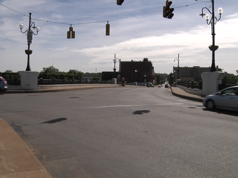 Flowers put on famous Y-Bridge - WHIZ - Fox 5 / Marquee Broadcasting